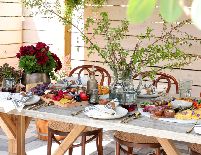 BARNHOUSE | Backyard Dining Area Reveal!! - I SPY DIY